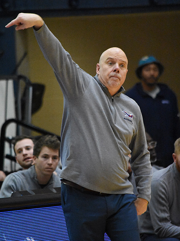 No crying in basketball: UTSA’s Henson won’t make excuses for a 7-14 ...